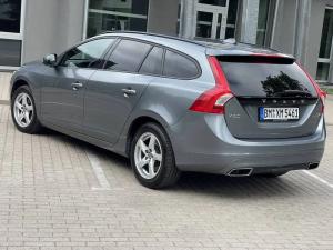 Grey Volvo V60 2017 in Jurmala, with an engine capacity of 2.00 L and mileage of 232 thousand km for 8250 €, photo 3 on AUTOMOTO.COM.LV