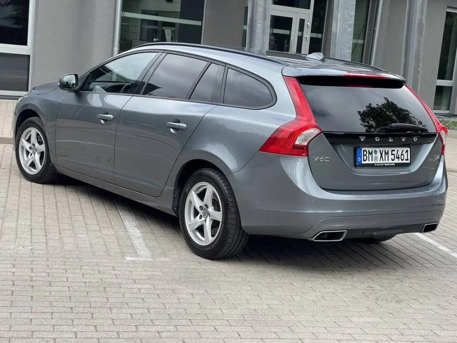 Grey Volvo V60 2017 in Jurmala, with an engine capacity of 2.00 L and mileage of 232 thousand km for 8250 €, photo 3 on AUTOMOTO.COM.LV