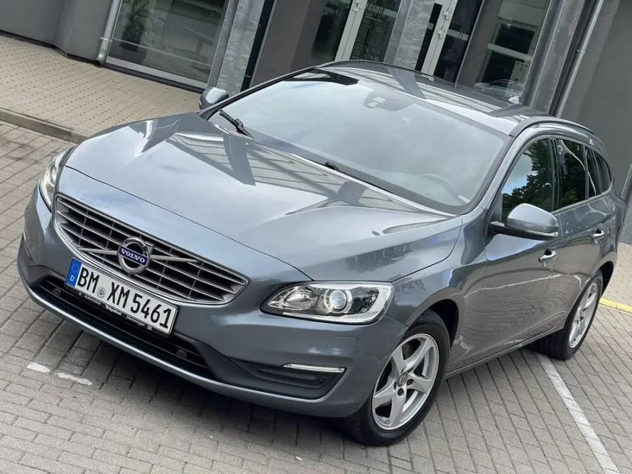 Grey Volvo V60 2017 in Jurmala, with an engine capacity of 2.00 L and mileage of 232 thousand km for 8250 €, photo 4 on AUTOMOTO.COM.LV