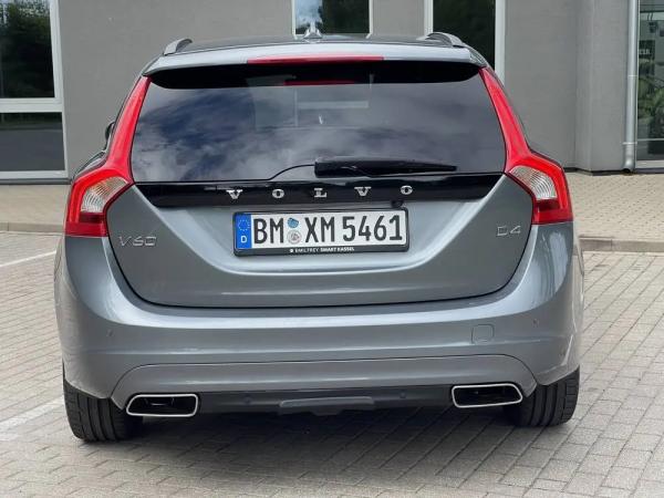 Grey Volvo V60 2017 in Jurmala, with an engine capacity of 2.00 L and mileage of 232 thousand km for 8250 €, photo 4 on AUTOMOTO.COM.LV