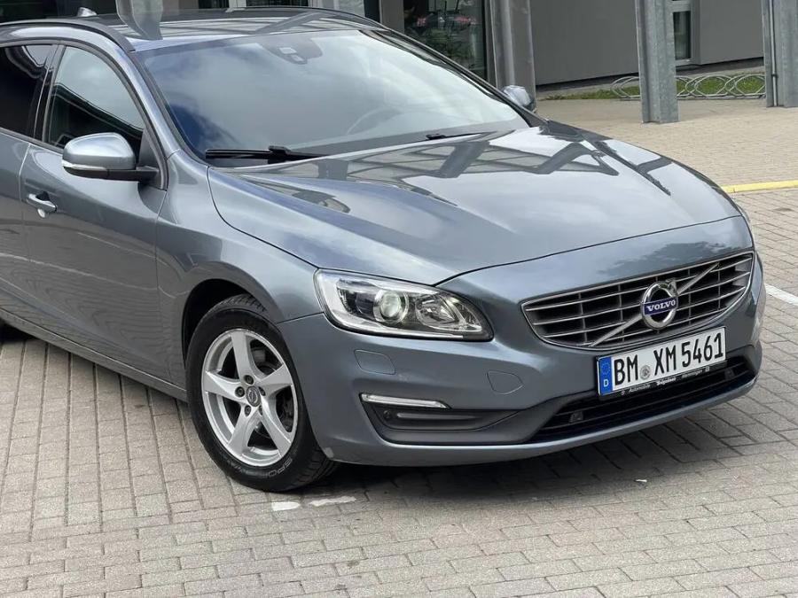 Grey Volvo V60 2017 in Jurmala, with an engine capacity of 2.00 L and mileage of 232 thousand km for 8250 €, photo 6 on AUTOMOTO.COM.LV
