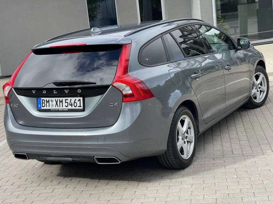 Grey Volvo V60 2017 in Jurmala, with an engine capacity of 2.00 L and mileage of 232 thousand km for 8250 €, photo 7 on AUTOMOTO.COM.LV