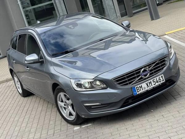 Grey Volvo V60 2017 in Jurmala, with an engine capacity of 2.00 L and mileage of 232 thousand km for 8250 €, photo 8 on AUTOMOTO.COM.LV