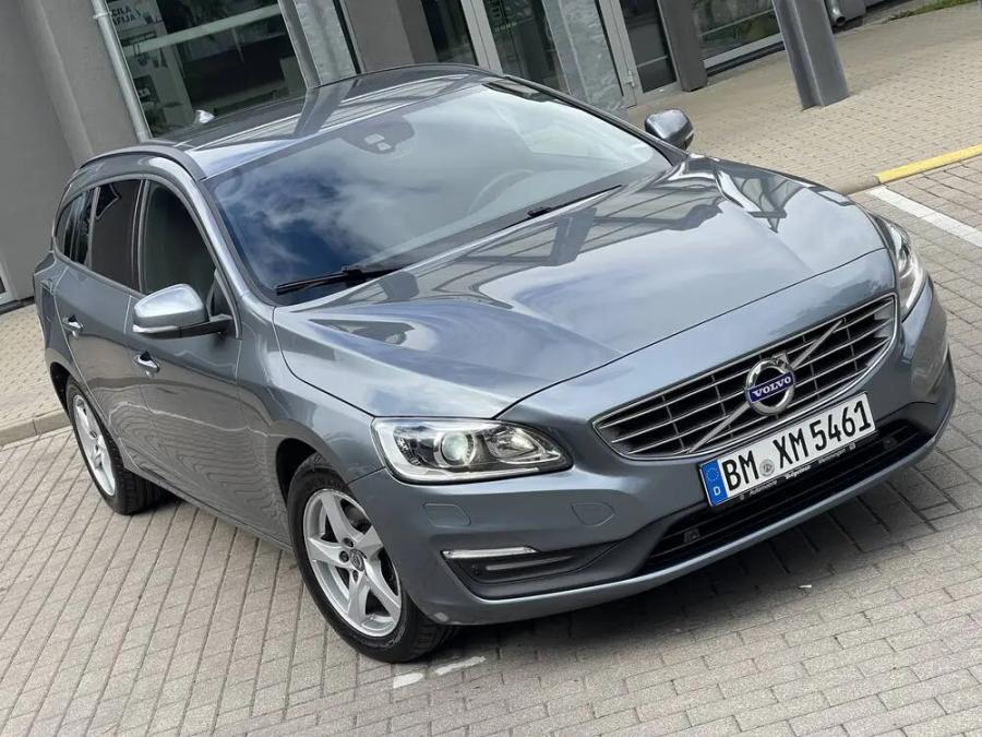 Grey Volvo V60 2017 in Jurmala, with an engine capacity of 2.00 L and mileage of 232 thousand km for 8250 €, photo 9 on AUTOMOTO.COM.LV