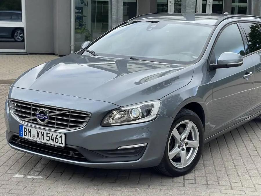 Grey Volvo V60 2017 in Jurmala, with an engine capacity of 2.00 L and mileage of 232 thousand km for 8250 €, photo 11 on AUTOMOTO.COM.LV