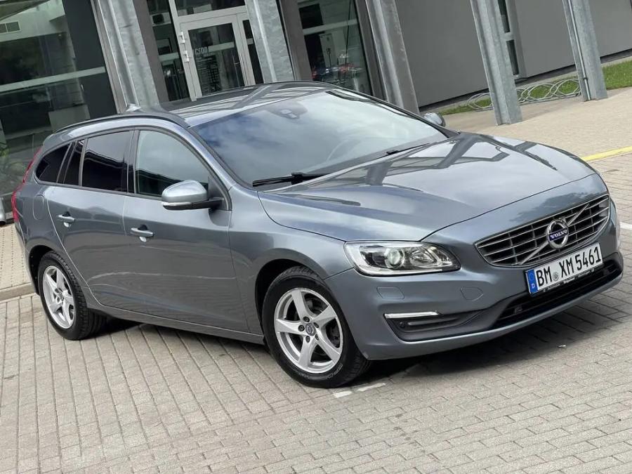 Grey Volvo V60 2017 in Jurmala, with an engine capacity of 2.00 L and mileage of 232 thousand km for 8250 €, photo 13 on AUTOMOTO.COM.LV