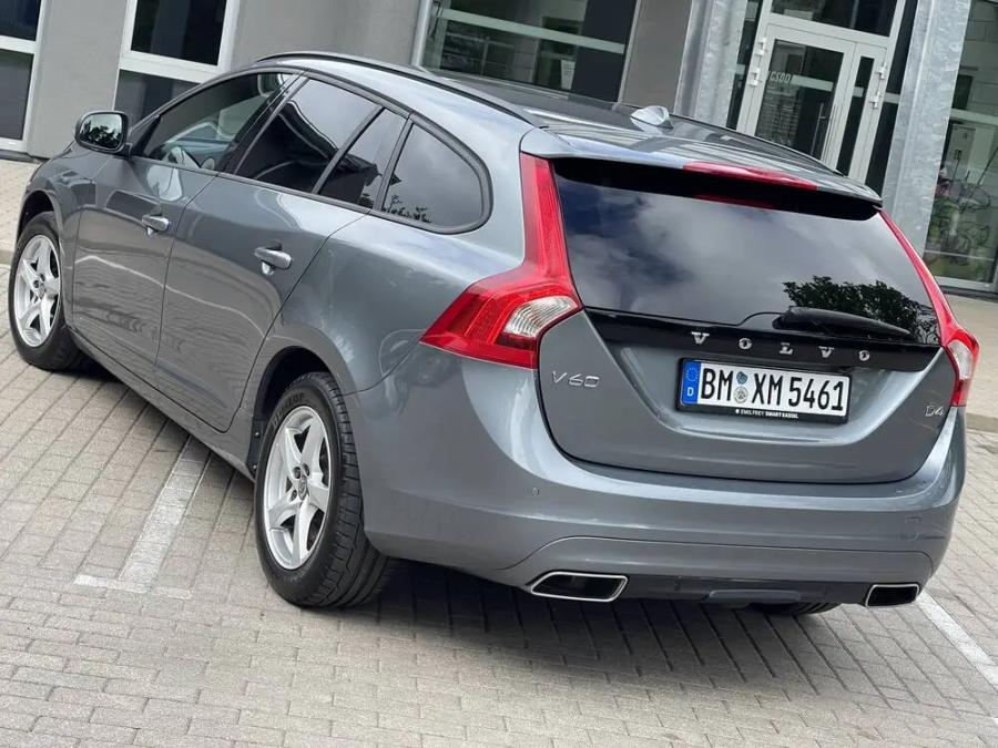 Grey Volvo V60 2017 in Jurmala, with an engine capacity of 2.00 L and mileage of 232 thousand km for 8250 €, photo 14 on AUTOMOTO.COM.LV