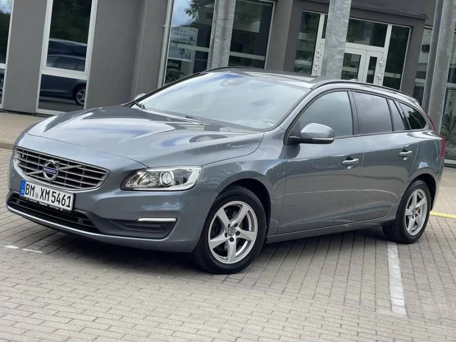 Grey Volvo V60 2017 in Jurmala, with an engine capacity of 2.00 L and mileage of 232 thousand km for 8250 €, photo 15 on AUTOMOTO.COM.LV