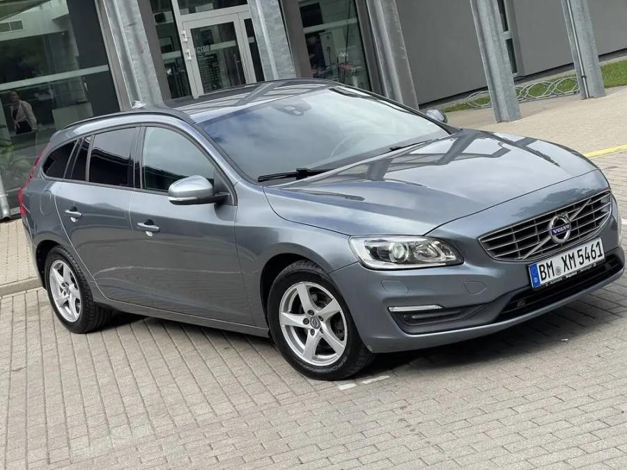 Grey Volvo V60 2017 in Jurmala, with an engine capacity of 2.00 L and mileage of 232 thousand km for 8250 €, photo 19 on AUTOMOTO.COM.LV