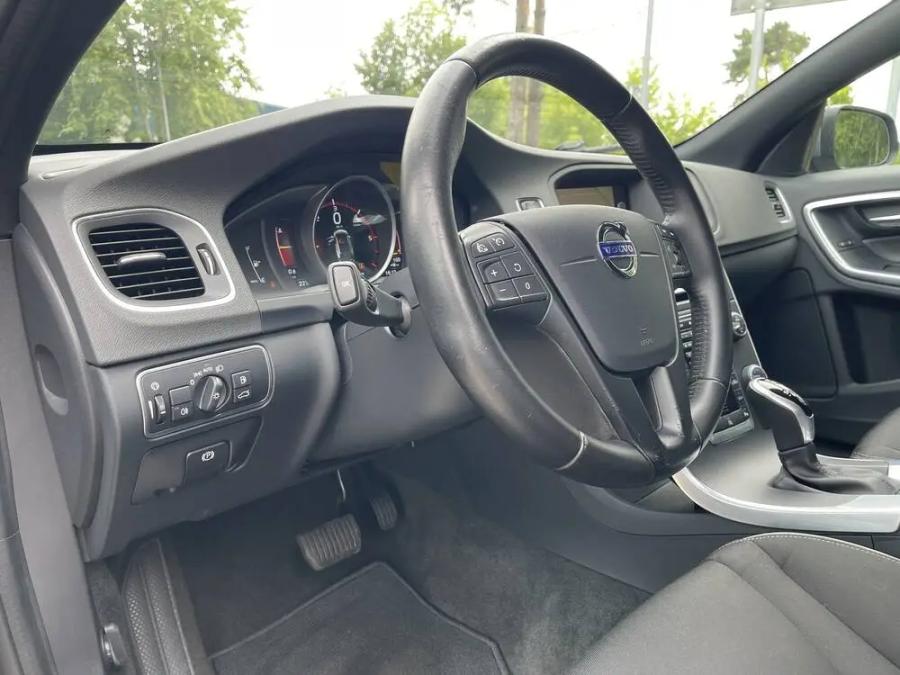 Grey Volvo V60 2017 in Jurmala, with an engine capacity of 2.00 L and mileage of 232 thousand km for 8250 €, photo 21 on AUTOMOTO.COM.LV