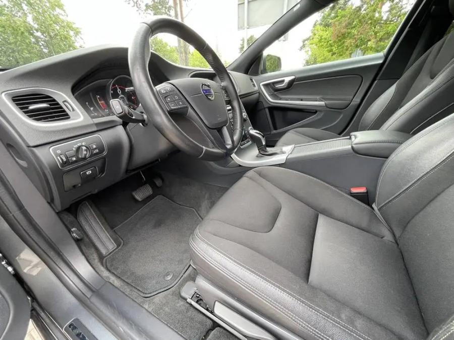 Grey Volvo V60 2017 in Jurmala, with an engine capacity of 2.00 L and mileage of 232 thousand km for 8250 €, photo 23 on AUTOMOTO.COM.LV