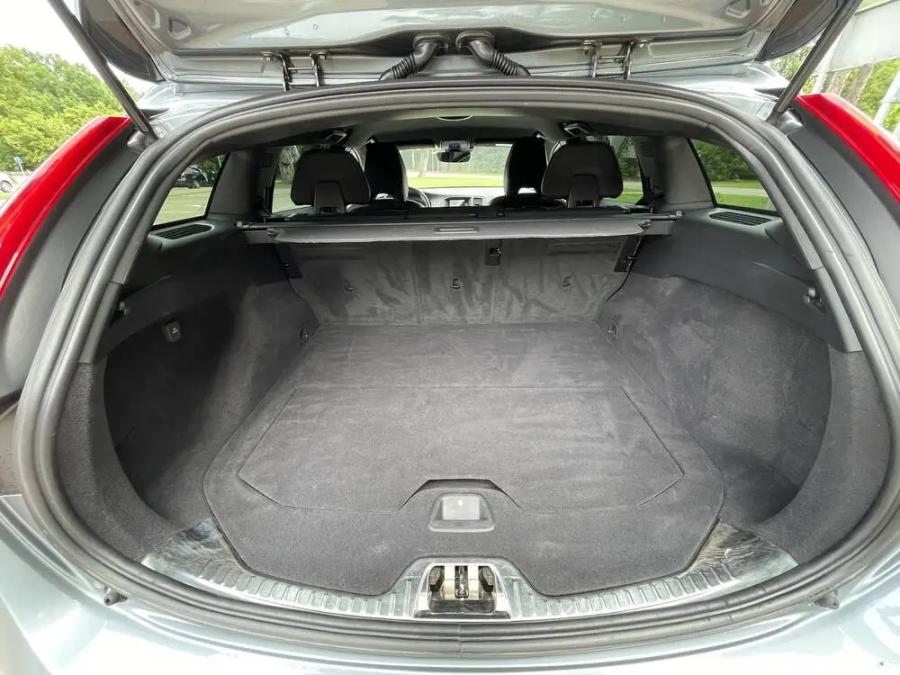Grey Volvo V60 2017 in Jurmala, with an engine capacity of 2.00 L and mileage of 232 thousand km for 8250 €, photo 26 on AUTOMOTO.COM.LV