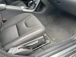 Grey Volvo V60 2017 in Jurmala, with an engine capacity of 2.00 L and mileage of 232 thousand km for 8250 €, photo 32 on AUTOMOTO.COM.LV