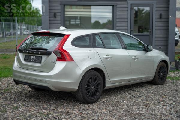 Grey Volvo V60 2017 in Liepaja, with an engine capacity of 2.00 L and mileage of 114 thousand km for 9500 €, photo 5 on AUTOMOTO.COM.LV