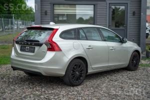 Grey Volvo V60 2017 in Liepaja, with an engine capacity of 2.00 L and mileage of 114 thousand km for 9500 €, photo 6 on AUTOMOTO.COM.LV