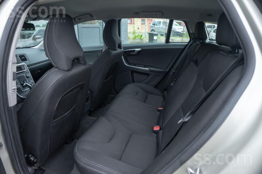 Grey Volvo V60 2017 in Liepaja, with an engine capacity of 2.00 L and mileage of 114 thousand km for 9500 €, photo 9 on AUTOMOTO.COM.LV