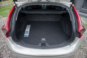 Grey Volvo V60 2017 in Liepaja, with an engine capacity of 2.00 L and mileage of 114 thousand km for 9500 €, photo 10 on AUTOMOTO.COM.LV