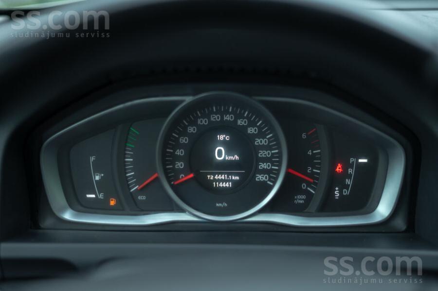 Grey Volvo V60 2017 in Liepaja, with an engine capacity of 2.00 L and mileage of 114 thousand km for 9500 €, photo 14 on AUTOMOTO.COM.LV