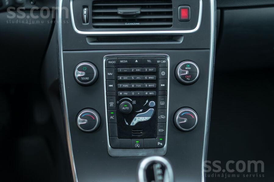 Grey Volvo V60 2017 in Liepaja, with an engine capacity of 2.00 L and mileage of 114 thousand km for 9500 €, photo 15 on AUTOMOTO.COM.LV