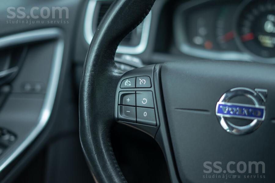Grey Volvo V60 2017 in Liepaja, with an engine capacity of 2.00 L and mileage of 114 thousand km for 9500 €, photo 17 on AUTOMOTO.COM.LV