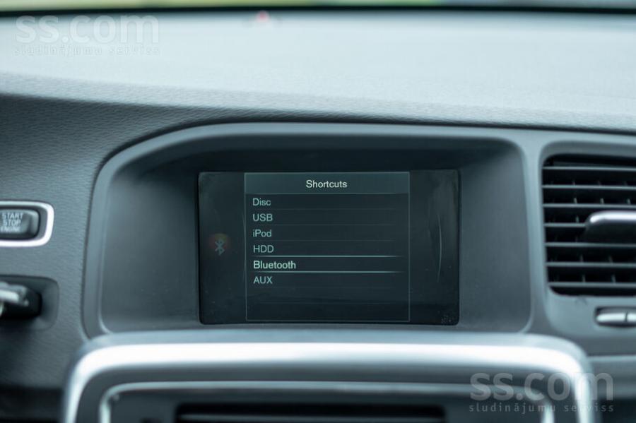Grey Volvo V60 2017 in Liepaja, with an engine capacity of 2.00 L and mileage of 114 thousand km for 9500 €, photo 22 on AUTOMOTO.COM.LV