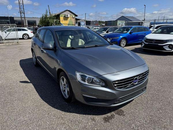Pelēks Volvo V60 2017 Kauņa, ar dzinēja tilpumu 1.97 L un nobraukumu 197 tūkst. km par 8900 €, foto 2 vietnē AUTOMOTO.COM.LV