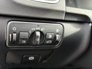 Grey Volvo V60 2017 in Riga, with an engine capacity of 2.00 L and mileage of 166 thousand km for 10900 €, photo 7 on AUTOMOTO.COM.LV