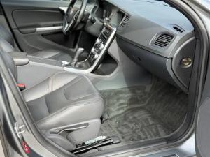 Grey Volvo V60 2017 in Riga, with an engine capacity of 2.00 L and mileage of 166 thousand km for 10900 €, photo 13 on AUTOMOTO.COM.LV