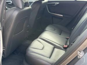 Grey Volvo V60 2017 in Riga, with an engine capacity of 2.00 L and mileage of 166 thousand km for 10900 €, photo 14 on AUTOMOTO.COM.LV