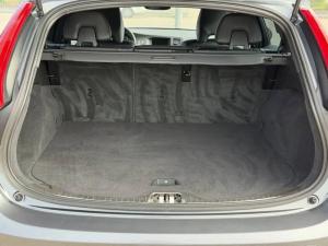 Grey Volvo V60 2017 in Riga, with an engine capacity of 2.00 L and mileage of 166 thousand km for 10900 €, photo 16 on AUTOMOTO.COM.LV