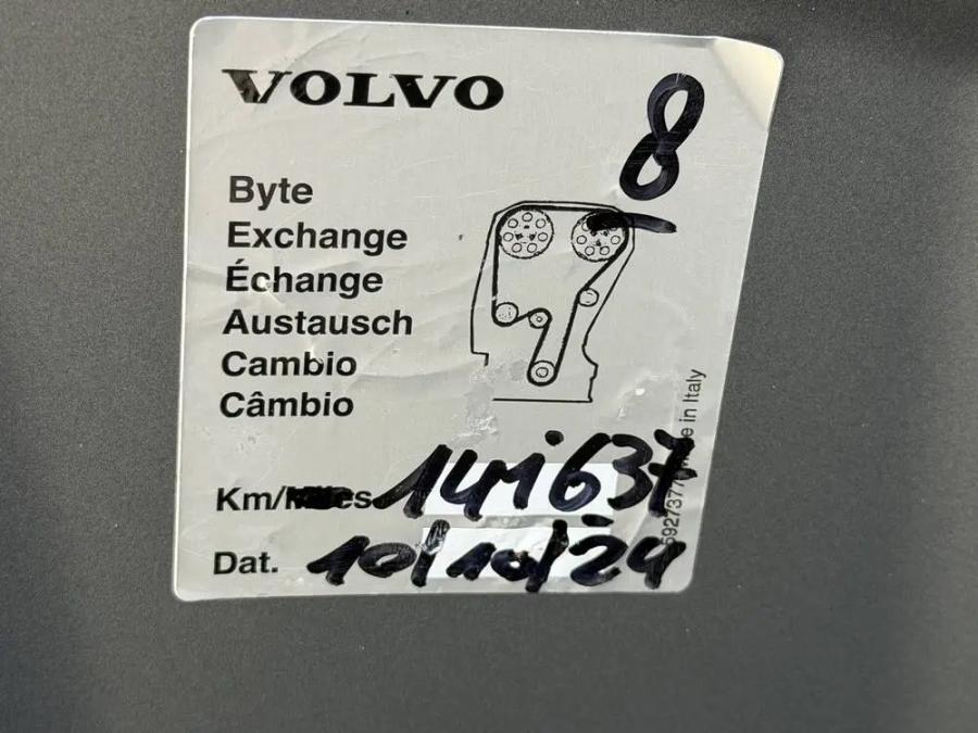 Grey Volvo V60 2017 in Riga, with an engine capacity of 2.00 L and mileage of 166 thousand km for 10900 €, photo 21 on AUTOMOTO.COM.LV
