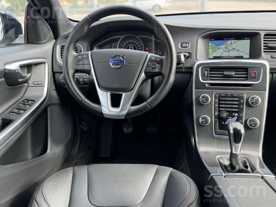 Pelēks Volvo V60 2017 Rīga, ar dzinēja tilpumu 2.00 L un nobraukumu 166 tūkst. km par 10900 €, foto 5 vietnē AUTOMOTO.COM.LV