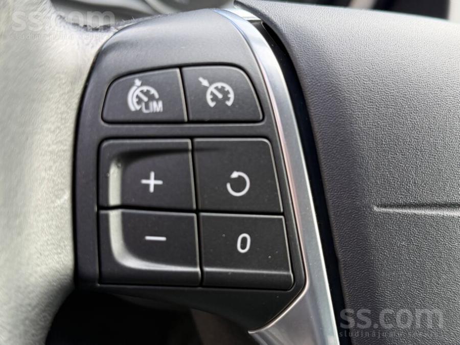 Pelēks Volvo V60 2017 Rīga, ar dzinēja tilpumu 2.00 L un nobraukumu 166 tūkst. km par 10900 €, foto 7 vietnē AUTOMOTO.COM.LV