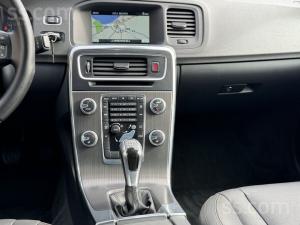 Pelēks Volvo V60 2017 Rīga, ar dzinēja tilpumu 2.00 L un nobraukumu 166 tūkst. km par 10900 €, foto 10 vietnē AUTOMOTO.COM.LV