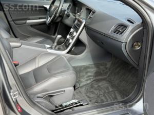 Pelēks Volvo V60 2017 Rīga, ar dzinēja tilpumu 2.00 L un nobraukumu 166 tūkst. km par 10900 €, foto 12 vietnē AUTOMOTO.COM.LV
