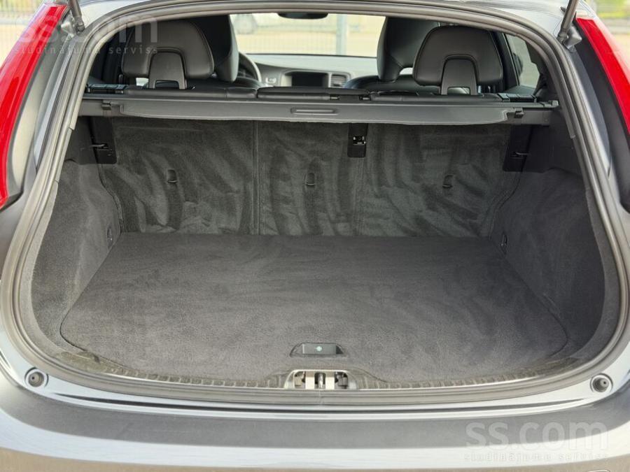 Pelēks Volvo V60 2017 Rīga, ar dzinēja tilpumu 2.00 L un nobraukumu 166 tūkst. km par 10900 €, foto 15 vietnē AUTOMOTO.COM.LV