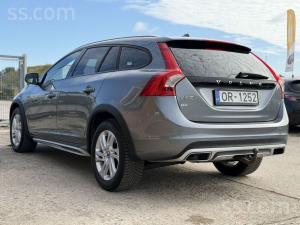 Pelēks Volvo V60 2017 Rīga, ar dzinēja tilpumu 2.00 L un nobraukumu 166 tūkst. km par 10900 €, foto 16 vietnē AUTOMOTO.COM.LV