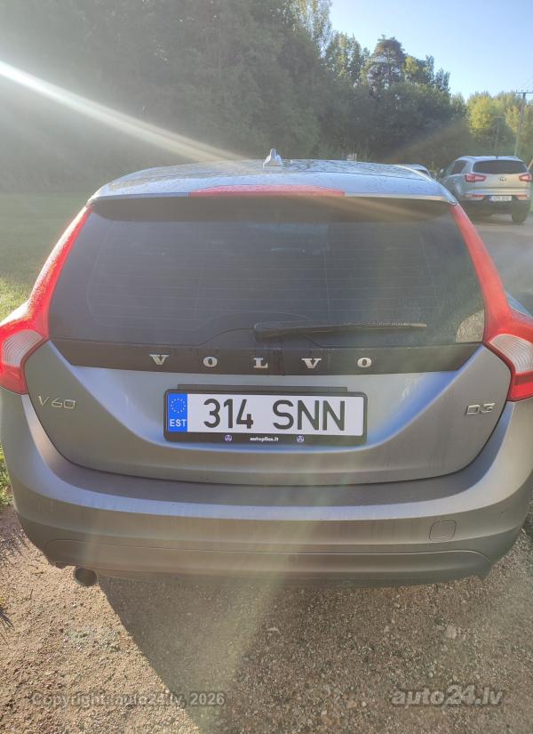 Pelēks Volvo V60 2017 Tallina, ar dzinēja tilpumu 2.00 L un nobraukumu 256 tūkst. km par 8800 €, foto 2 vietnē AUTOMOTO.COM.LV