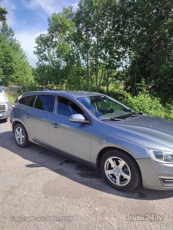 Pelēks Volvo V60 2017 Tallina, ar dzinēja tilpumu 2.00 L un nobraukumu 256 tūkst. km par 8800 €, foto 7 vietnē AUTOMOTO.COM.LV