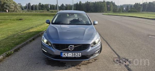 Grey Volvo V60 2017 in Ogre, with an engine capacity of 2.00 L and mileage of 130 thousand km for 11500 €, photo 2 on AUTOMOTO.COM.LV