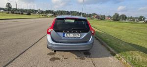 Pelēks Volvo V60 2017 Ogre, ar dzinēja tilpumu 2.00 L un nobraukumu 130 tūkst. km par 11500 €, foto 6 vietnē AUTOMOTO.COM.LV