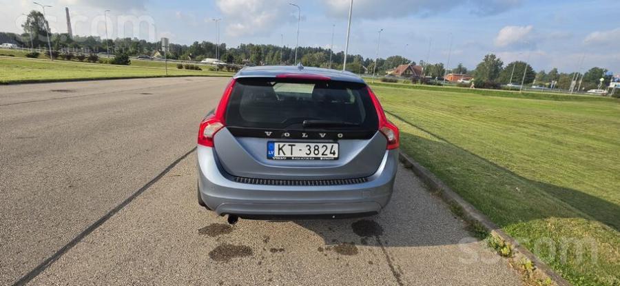 Pelēks Volvo V60 2017 Ogre, ar dzinēja tilpumu 2.00 L un nobraukumu 130 tūkst. km par 11500 €, foto 6 vietnē AUTOMOTO.COM.LV