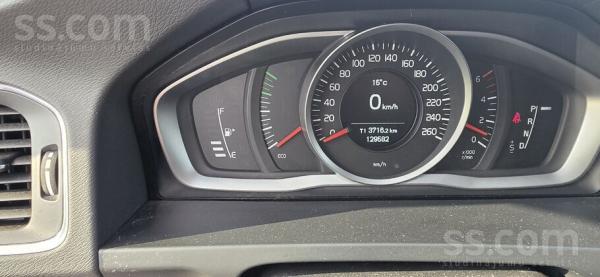 Grey Volvo V60 2017 in Ogre, with an engine capacity of 2.00 L and mileage of 130 thousand km for 11500 €, photo 7 on AUTOMOTO.COM.LV