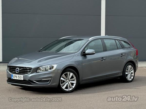 Pelēks Volvo V60 2017 Tallina, ar dzinēja tilpumu 2.40 L un nobraukumu 217 tūkst. km par 8990 €, foto 1 vietnē AUTOMOTO.COM.LV
