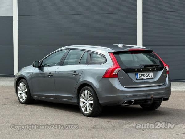Pelēks Volvo V60 2017 Tallina, ar dzinēja tilpumu 2.40 L un nobraukumu 217 tūkst. km par 8990 €, foto 5 vietnē AUTOMOTO.COM.LV