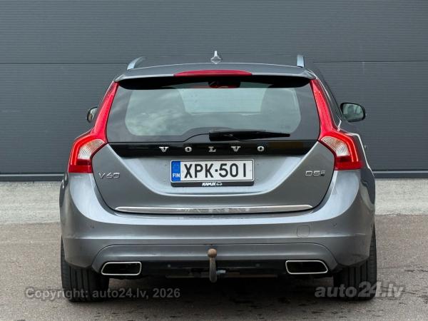 Pelēks Volvo V60 2017 Tallina, ar dzinēja tilpumu 2.40 L un nobraukumu 217 tūkst. km par 8990 €, foto 6 vietnē AUTOMOTO.COM.LV