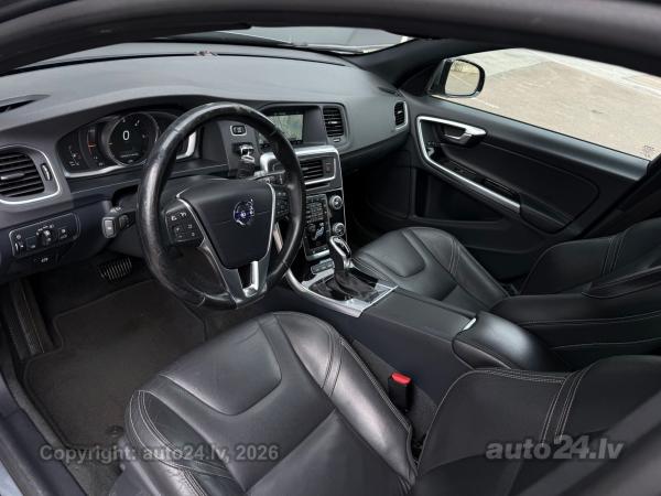 Pelēks Volvo V60 2017 Tallina, ar dzinēja tilpumu 2.40 L un nobraukumu 217 tūkst. km par 8990 €, foto 8 vietnē AUTOMOTO.COM.LV