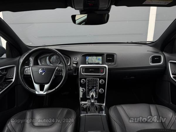 Pelēks Volvo V60 2017 Tallina, ar dzinēja tilpumu 2.40 L un nobraukumu 217 tūkst. km par 8990 €, foto 9 vietnē AUTOMOTO.COM.LV