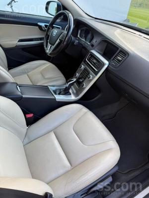 Grey Volvo V60 2017 in Jekabpils, with an engine capacity of 2.00 L and mileage of 188 thousand km for 11999 €, photo 8 on AUTOMOTO.COM.LV