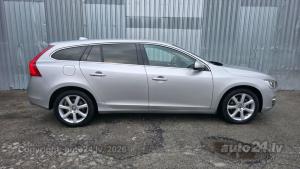 Grey Volvo V60 2017 in Tallinn, with an engine capacity of 2.00 L and mileage of 238 thousand km for 8290 €, photo 5 on AUTOMOTO.COM.LV